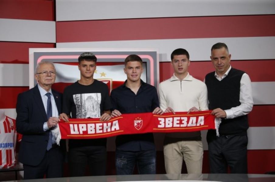 Trojica mladih fudbalera potpisali nove ugovore - Sportske novosti